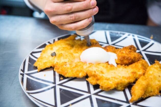 Escalope royal con trufa y huevo a baja temperatura | Gastronosfera